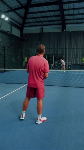 🎾 Are you swinging too much on your volleys? Your volley technique should change depending on the ball you receive! ✅ Low ball: Use a short push volley. ✅ Fast ball at your body: Keep it compact with a short block. ✅ Medium-speed ball at a comfortable height: Use a medium swing. The key is adapting your swing to the speed and height of the ball, rather than using the same technique every time. Which type of volley do you find hardest to control? Let us know below! 👇 Follow The Padel School for