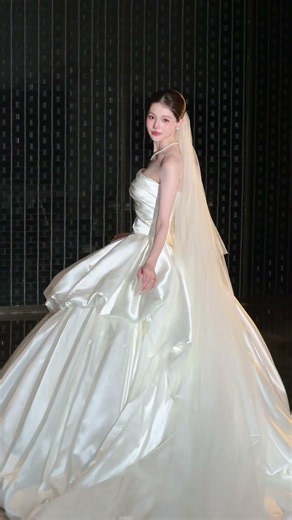 I absolutely love my satin cloud wedding dress! #JinanWeddingDress