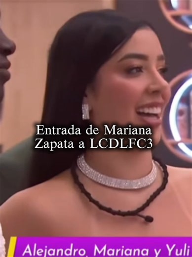 Entrada espectacular de Mariana Zapata en LCDLFC3