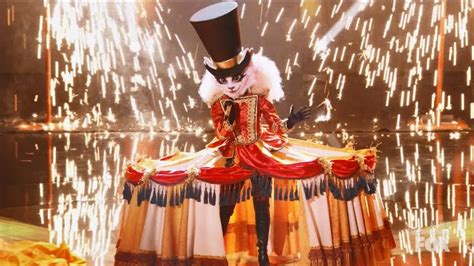 The Masked Singer 7 Ringmaster Sings Miley Cyrus The Climb Youtube