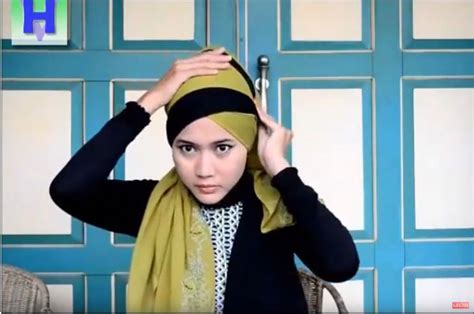 Tutorial Hijab Untuk Wisuda Yang Simpel Ragam Muslim