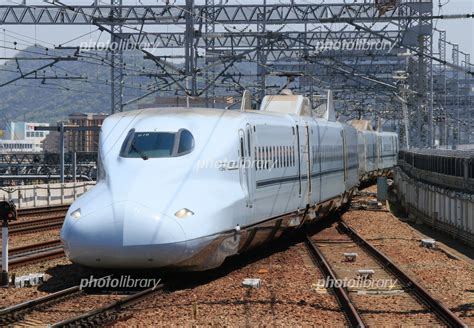 山陽新幹線 姫路駅に到着するn700系さくら 写真素材 [ 6415899 ] フォトライブラリー Photolibrary