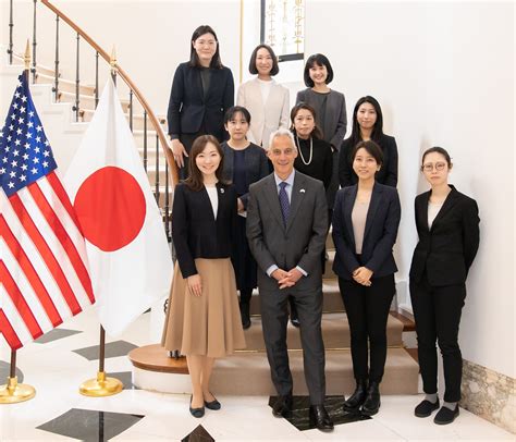 ラーム・エマニュエル駐日米国大使 On Twitter For International Womens Day I Met With