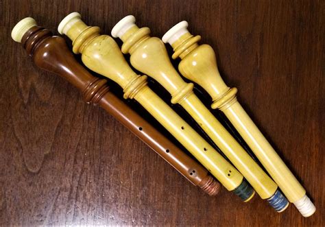 クラシカル・オーボエ：逆さオニオンの装飾を競っているのでしょうか バロック木管図書館 Woodwind