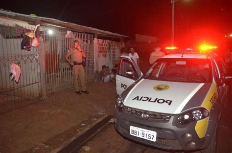 Homem é Morto Por Disparos De Arma De Fogo Na Frente Da Família Em