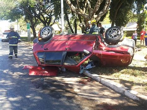 G1 Homem Fica Em Estado Grave Após Capotagem Na W3 Sul Em Brasilia