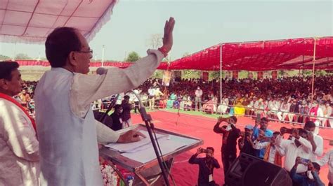 Bjp Leader Threatens To Abduct Congress Candidates Father From Cms
