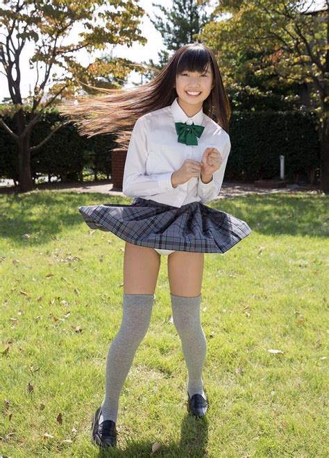 ジュニアアイドルミニスカ投稿画像