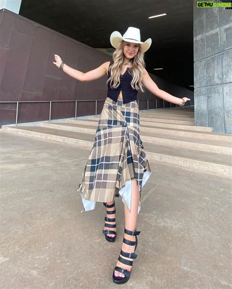 Lilliana Ketchman Instagram Back To Texassss ️🤠 Guess Why For A
