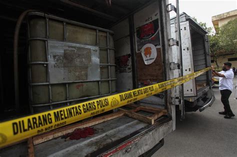 Polda Jatim Tangkap 13 Orang Tersangka Kasus Penyalahgunaan Bbm