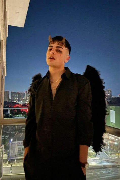 20 Last Minute Halloween Costumes Men Can Easily Recreate Its Claudia