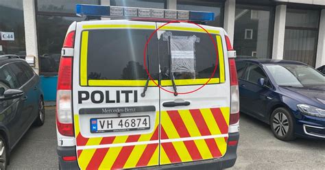 Mann Knuste Rute På Politibil Han Hadde En Plastpose På Hodet