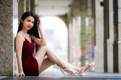 4k Asian Dress Legs Sitting Glance Hd Wallpaper Rare Gallery