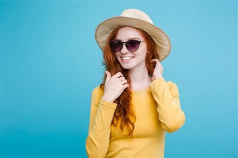 Concept De Voyage Close Up Portrait Jeune Belle Fille Sexy Redhair