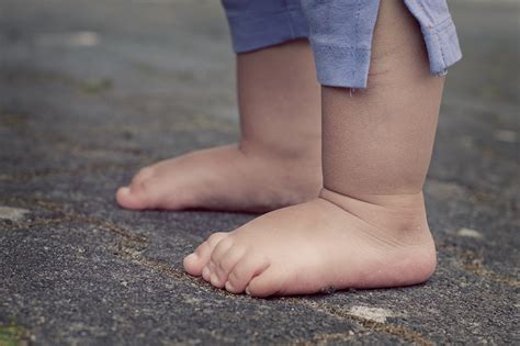 무료 이미지 모래 구두 소녀 여자 피트 귀엽다 여름 다리 모델 봄 좌석 어린이 유행 아가 시즌
