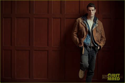 Netflixs New Teen Dramedy Sex Education Gets First Trailer Watch