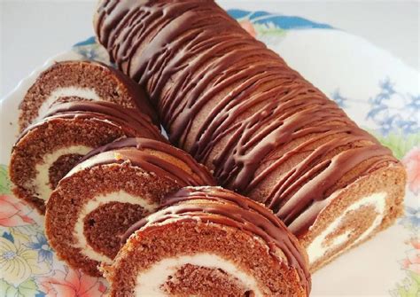 طرز تهیه رولت خامه ای بادام زمینی خوشمزه شکلاتی در فر سبک قنادی