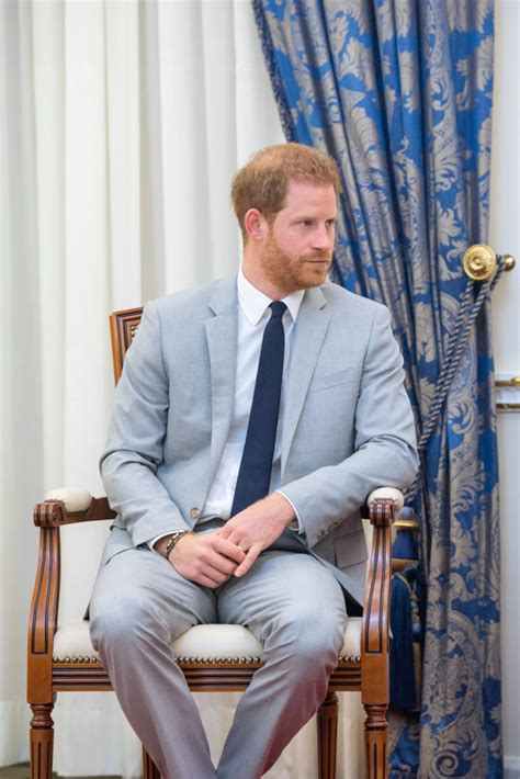 El Príncipe Harry Pierde La Paciencia Y Regaña A Reportera En África