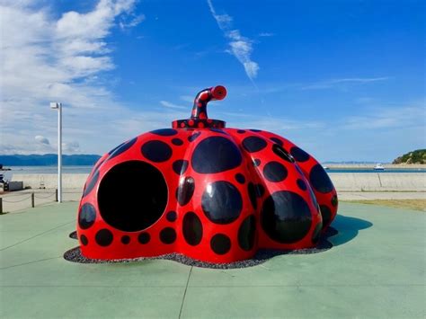 香川県・直島の見どころ10選！自然とアートが融合した島を満喫 トラベルマガジン