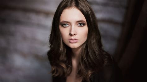 Captivating Blue Eyed Brunette Wallpaper Hd Girls Wallpapers 4k