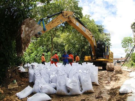 Prefeitura De Manaus Atua Em Recuperação De Calçada Na Avenida Mário