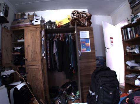 simple image stitching issue using opencv and python