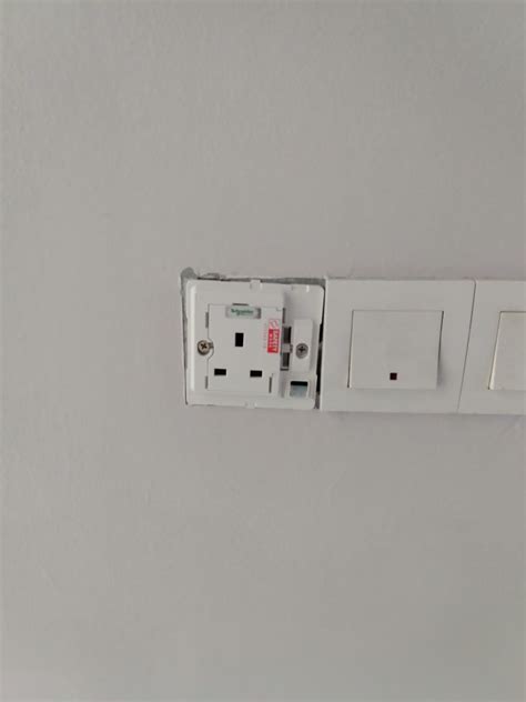 avataron 3 pin switched electric wall socket creatifwerks
