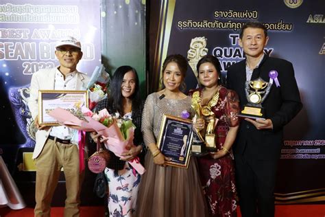 นักธุรกิจหญิงแห่งปี พท ภ อรวรรณ รินรัตน์ สุดปังคว้า 2 รางวัลใหญ่