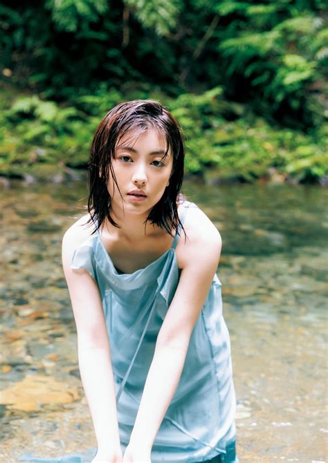 Sss級美少女・浜辺美波の水着グラビア50枚【ビキニ姿が可愛すぎてやばいです！】 美女の集い