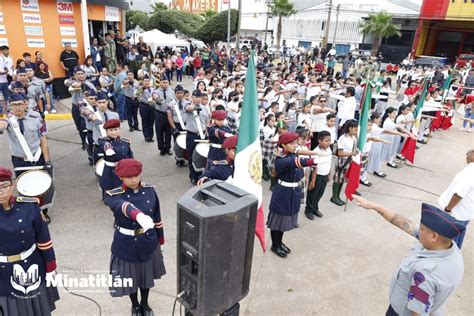 Carmen Medel Palma Encabeza Los Honores Al Lábaro Patrio En