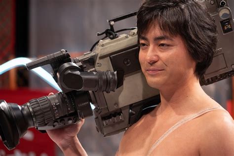 Netflix『全裸監督』のシーズン2が制作決定！ハワイでの貴重なメイキング映像も解禁に Qetic