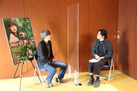 左から熊澤尚人、Мcの折田侑駿。 深川麻衣の魅力は“芯の強さ”、「おもいで写眞」監督がweb番組で語る [画像・動画ギャラリー 3 5