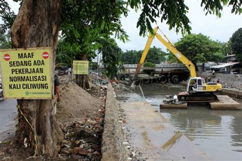 Pemprov Dki Normalisasi Kali Ciliwung Begini Kata Warga Rawajati