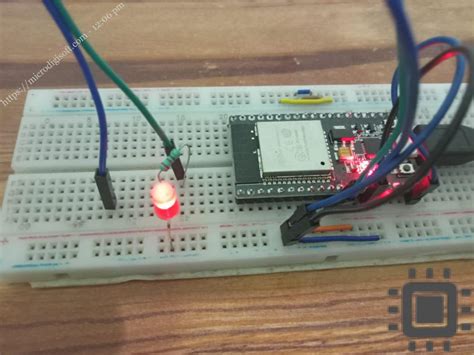 esp32 pwm with arduino ide analog output
