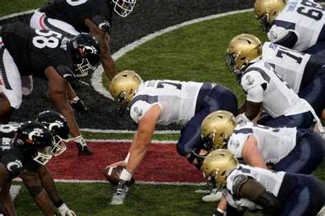 Navy Football Renews Long Standing Rivalry With No 20 Notre Dame At M
