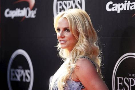 Britney Spears Stuns Fans With 11 Topless Photos On Instagram Malay Mail