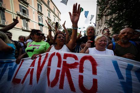 Reddito Cittadinanza Proseguono Le Proteste A Napoli Slogan Contro