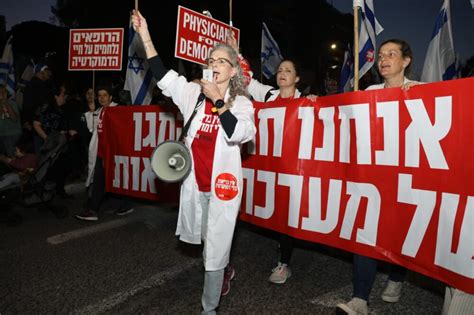 צפו בשידור ישיר ממוקדי ההפגנות המחאה נגד ממשלת נתניהו חיפה והקריות