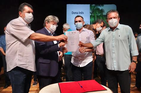 Tião Gomes Acompanha Prefeitos E Comemora Assinatura De Convênios Para