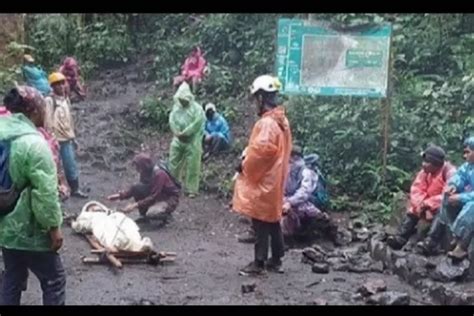 Cedera Di Gunung Kerinci Seorang Pendaki Berhasil Dievakuasi Tim Sar