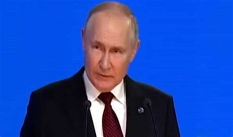 Putin Signs Decree Granting Citizenship To Foreigners Serving In