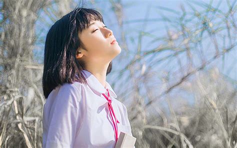 清纯短发制服美女学生妹高清壁纸 美女壁纸 壁纸下载 美桌网