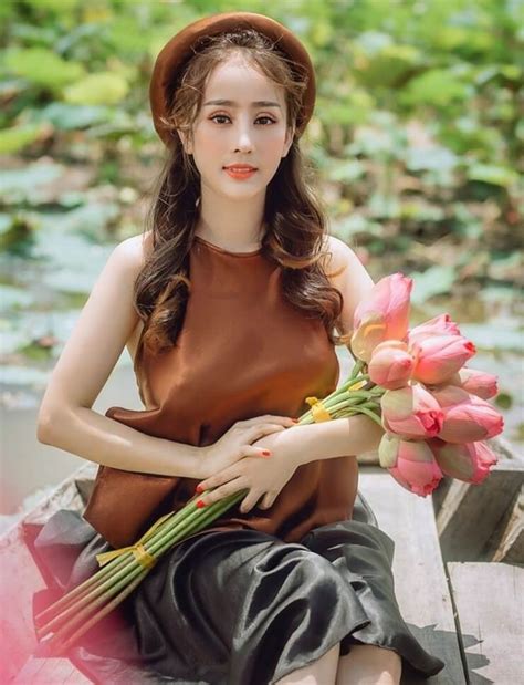 Ảnh Người Mẫu Áo Yếm Nét Đẹp Truyền Thống Và Sự Quyến Rũ Hiện Đại