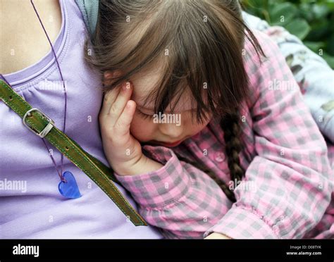 Schlafendes Mädchen Im Kindergarten Fotos Und Bildmaterial In Hoher