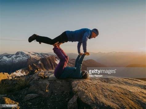 Acro Yoga Female Photos Et Images De Collection Getty Images