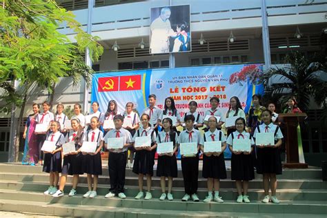 Chia Tay Năm Học Chào đón Mùa Hè Mùa Thi Báo Người Lao động