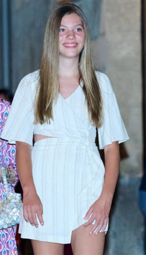 Infanta Sofía In 2022 Short Sleeve Dresses Fashion Dresses With Sleeves