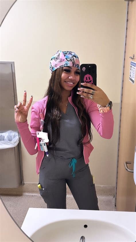 Pin By 𝐀𝐦𝐚𝐫𝐚 On Baddie 🦋 Medical Scrubs Fashion Nursing Clothes