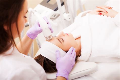 Premium Photo Woman Getting Lpg Hardware Massage At The Beauty Clinic