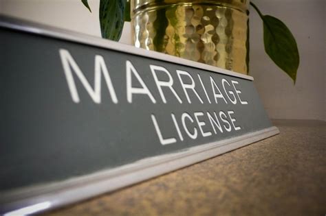 Kim Davis Isnt The Only Kentucky Clerk Protesting Same Sex Marriage Wkms